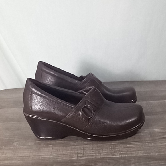 b.o.c. | Shoes | Boc Brown Wedge Buckle Strap Leather Clog Shoes Size ...